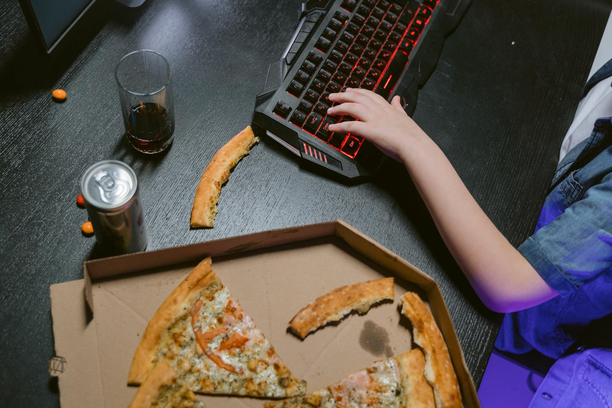 5 Ways to Stop Overeating at Night Starting Today - Women and Balance